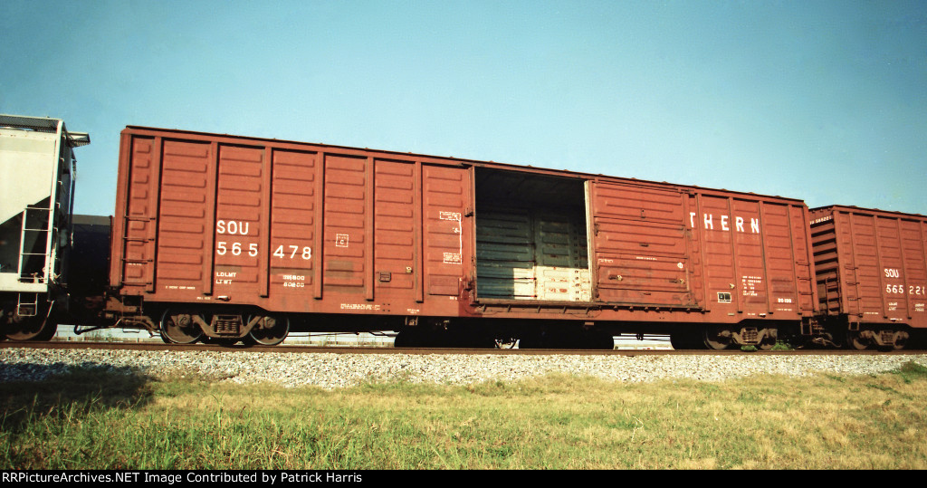 SOU 565478 BS-198 60 PS waffle-side exterior-post sliding-door box car on NS just north of ...